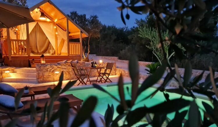 Rujan uistinu želimo provesti na ovom čarobnom glamping mjestu