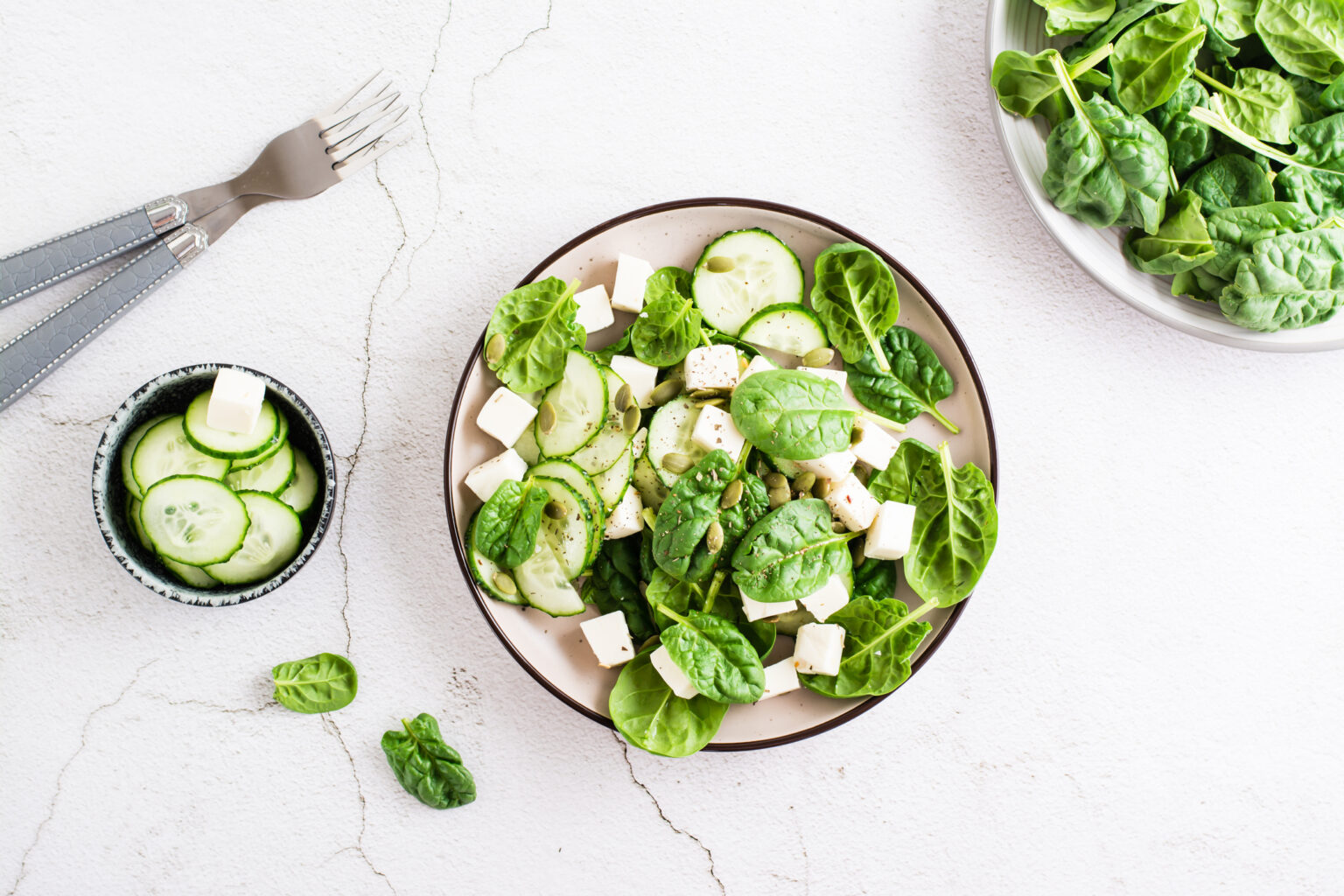 Recepti za jednostavne ljetne salate koje će vas zasititi i osvježiti