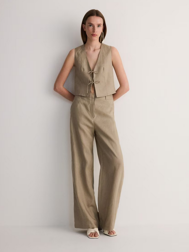 Laneni kompleti modni su imperativ i ovog ljeta. Izdvajamo najljepše!